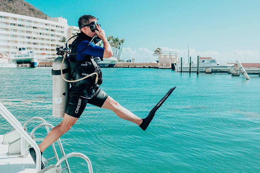 Most Common Ways of Water Entry When Scuba Diving - Blog