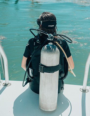 Most Common Ways of Water Entry When Scuba Diving - Blog